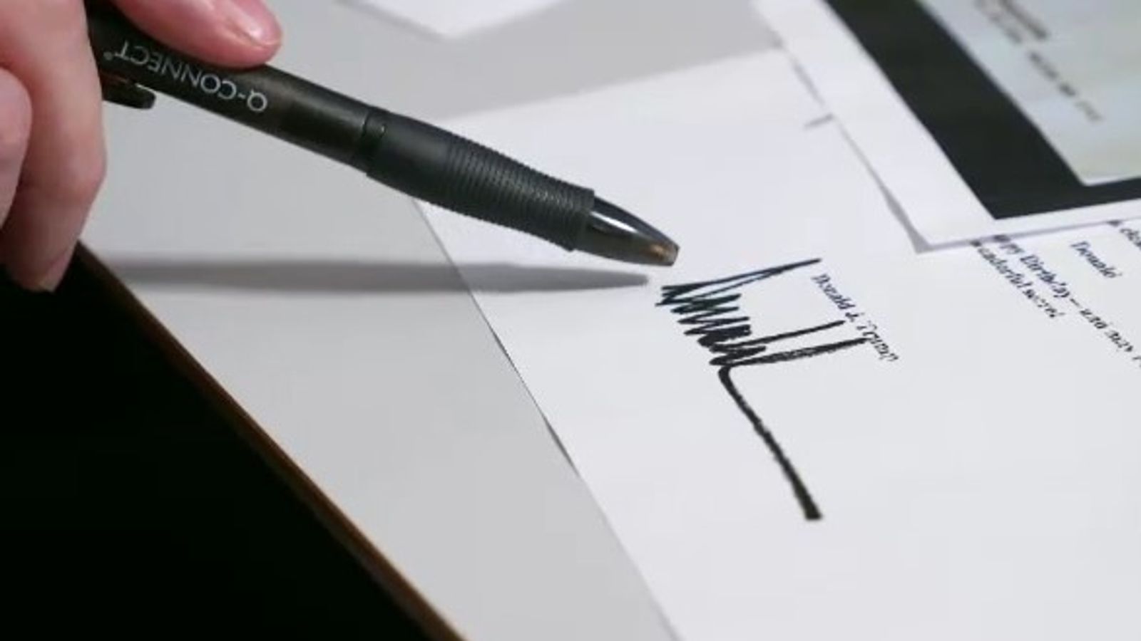 Handwriting expert says 'Trump signature' in Epstein birthday book is ...