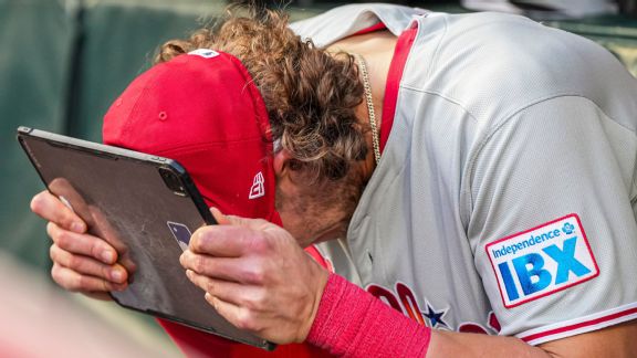 Fantasy baseball news: Phillies infield dropping like flies