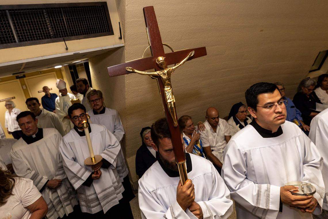 Miami pays tribute to Catholic shrine revered by Cuban exile community ...