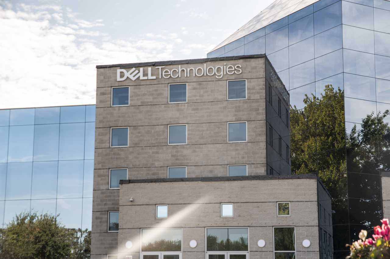 Dell Stock Drops After CFO’s Surprise Departure. It Reaffirmed Guidance.