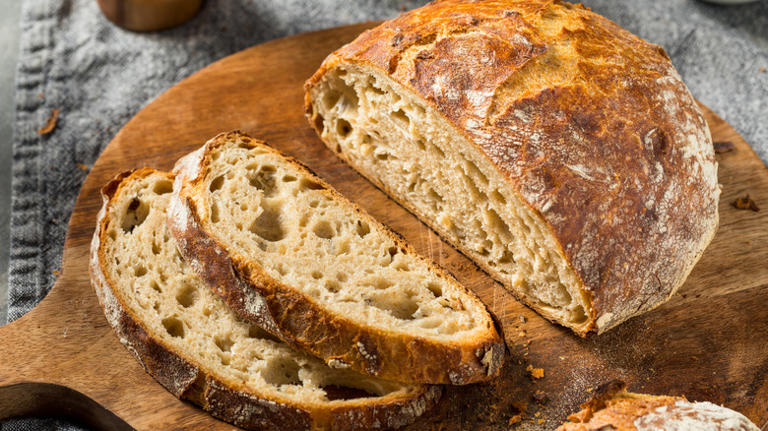 You Can Make No-Knead Bread Without A Dutch Oven. Here's How