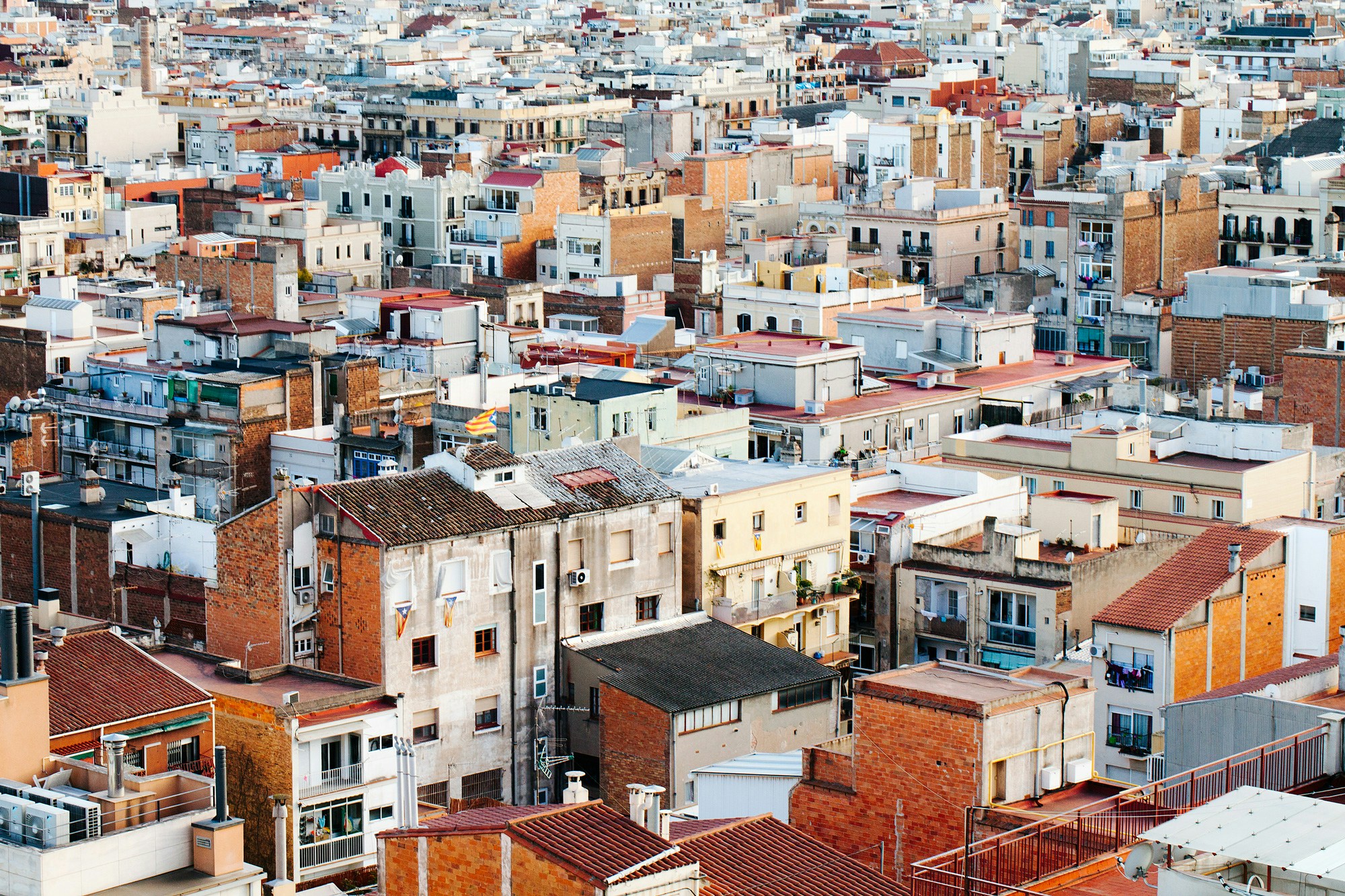 Areas to avoid in Barcelona: neighbourhood safety and smart places to stay