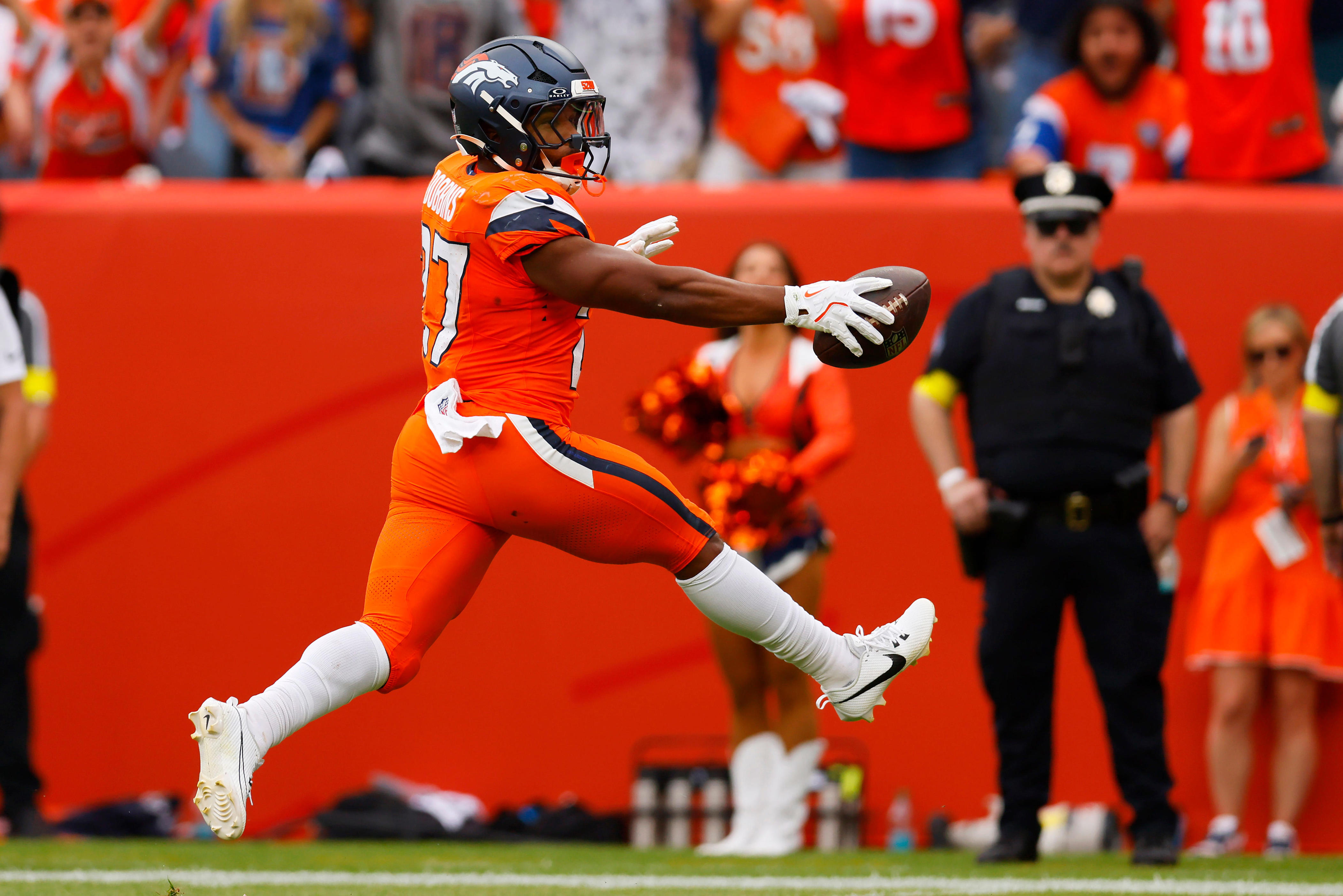 Broncos' run game is a work in progress: 'We’ve got to look closely at ...