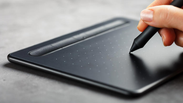 A new smart pen turns any surface into a tablet