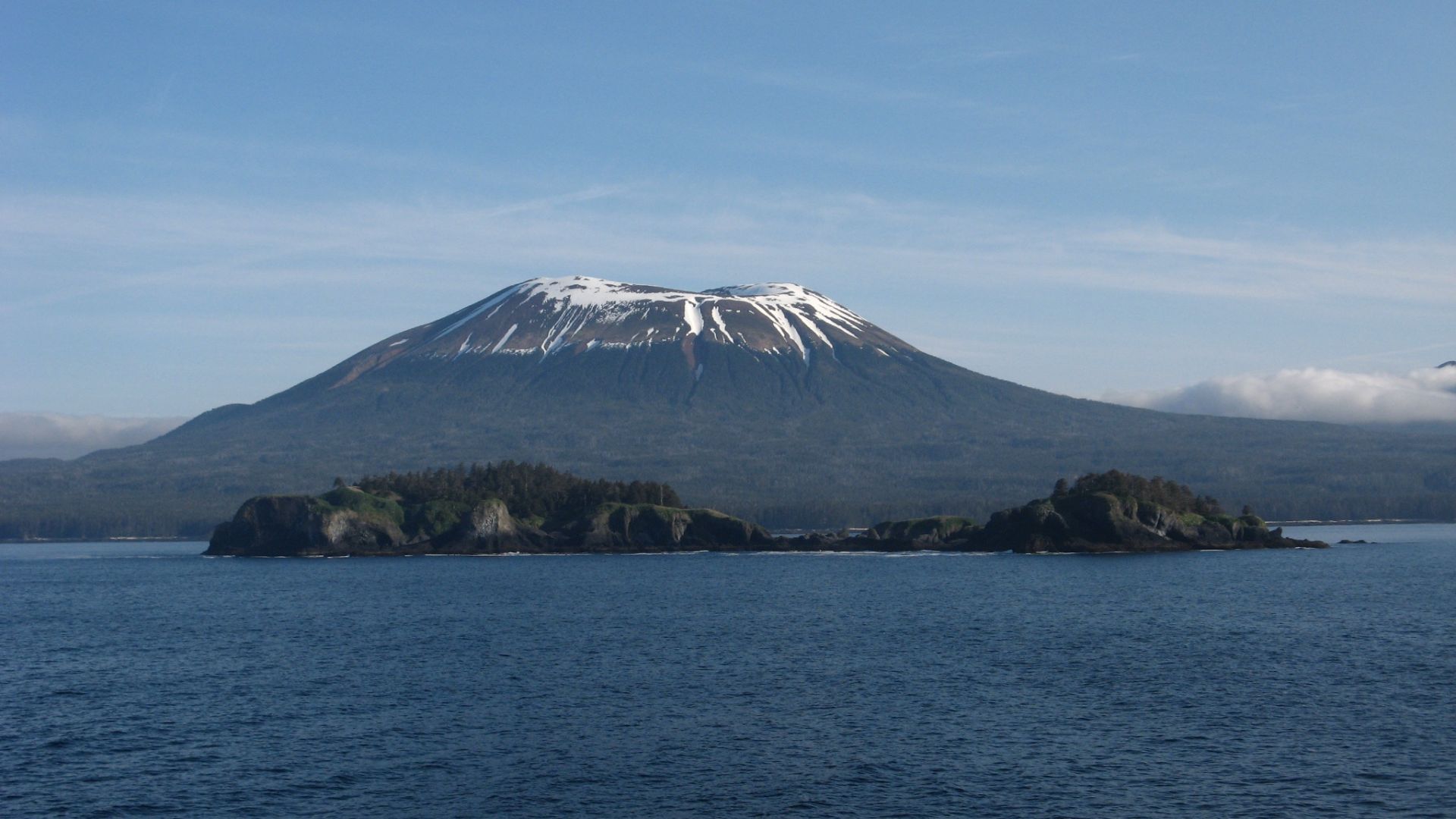 Dormant Volcano Reawakens After 800 Years, Shows Signs of Eruption