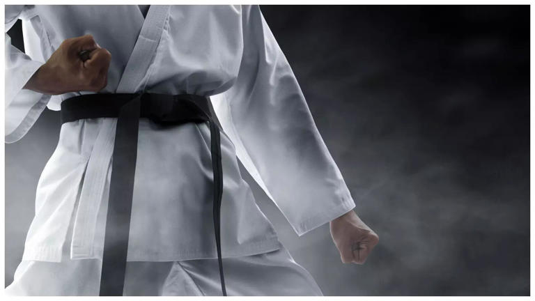 Pixel 10 Review: Flashy New Features, but Not Google's Best Entry-Level ...