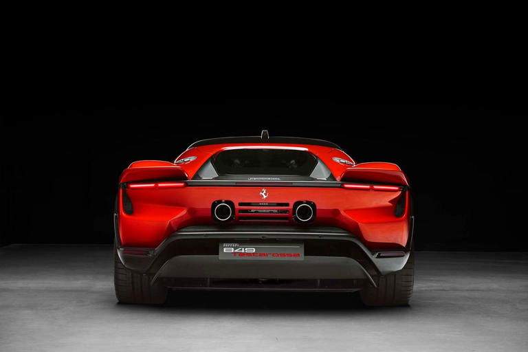 Ferrari Brings Back the Testarossa Name on a Mid-Engined Supercar with ...