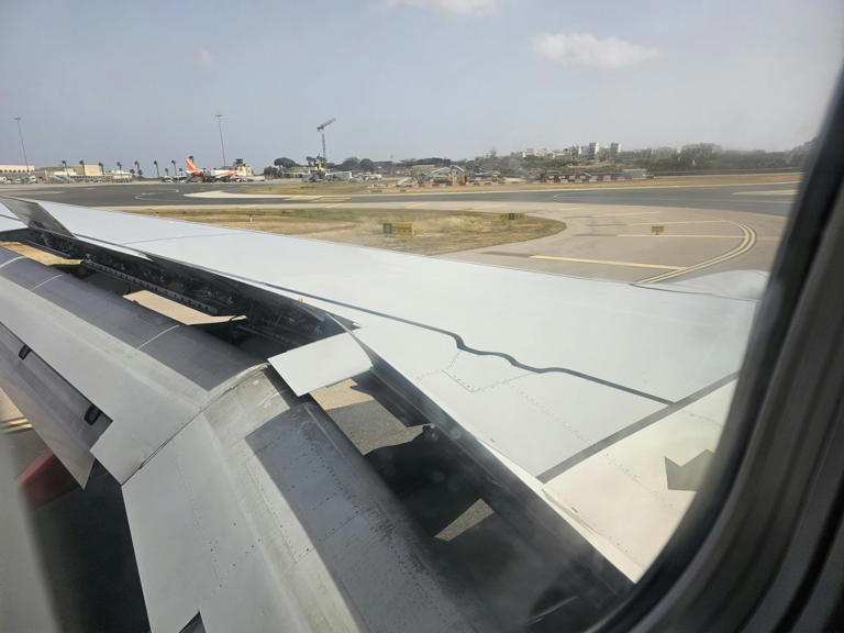 Part of Boeing 737 wing snaps off during Delta flight