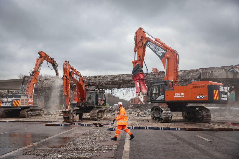 M4 closures drivers need to be aware of and the 15-mile diversion route ...