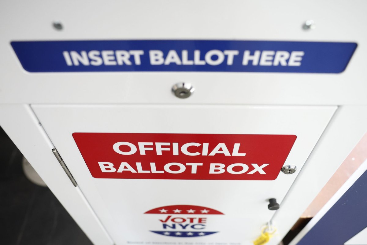 Michigan judge dismisses case against 15 Republican fake electors