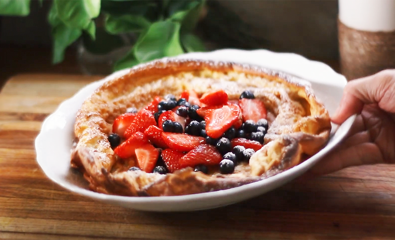 Easy Dutch baby pancake with berries
