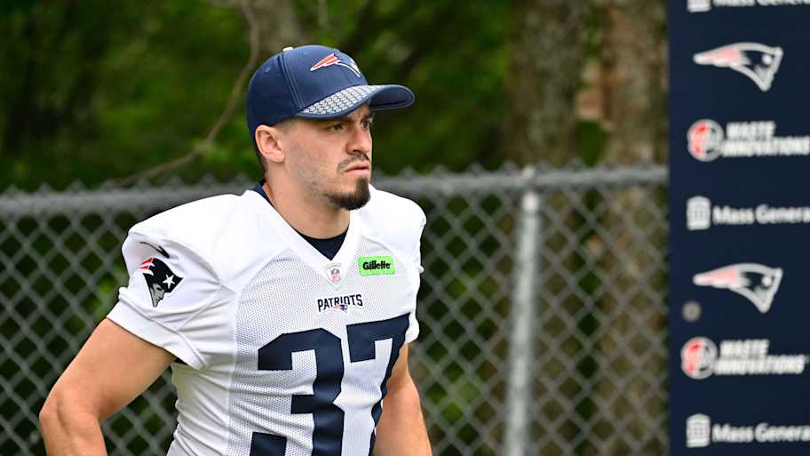 Falcons Add Kicker to Practice Squad: Report