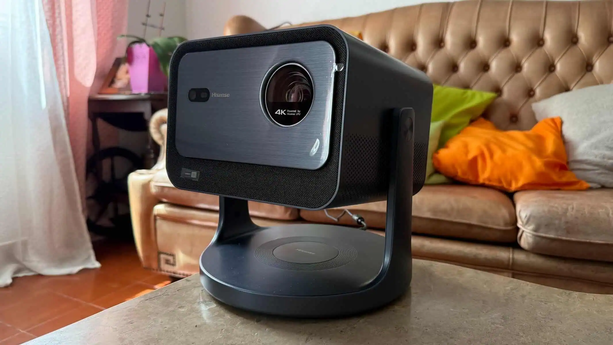 Hisense C2: projetor laser 4K que é pequeno, mas bom!