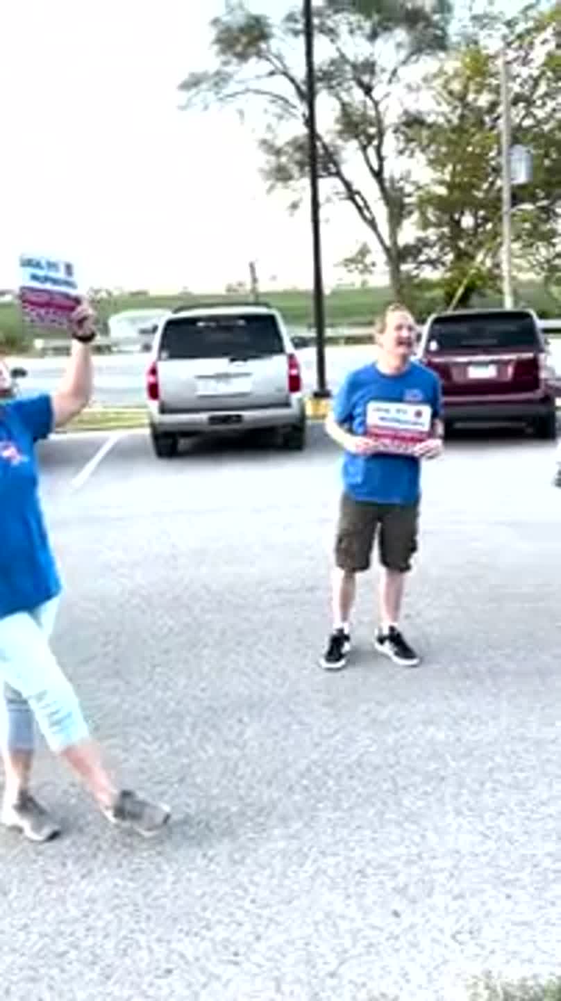 Cahokia Federation of Teachers 1272 protests lack of contract
