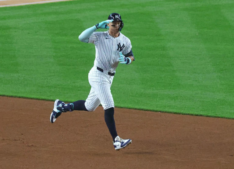 Aaron Judge passes Yogi Berra on Yankees’ all-time home run list with 359th blast