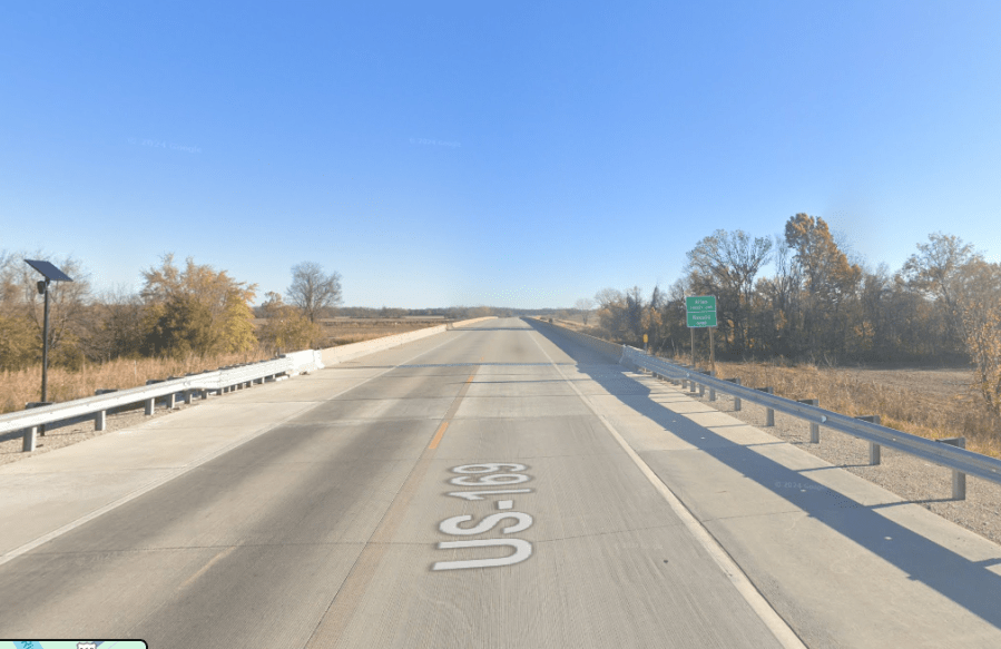 Lane reduction and traffic signals for U.S. 169 bridge work