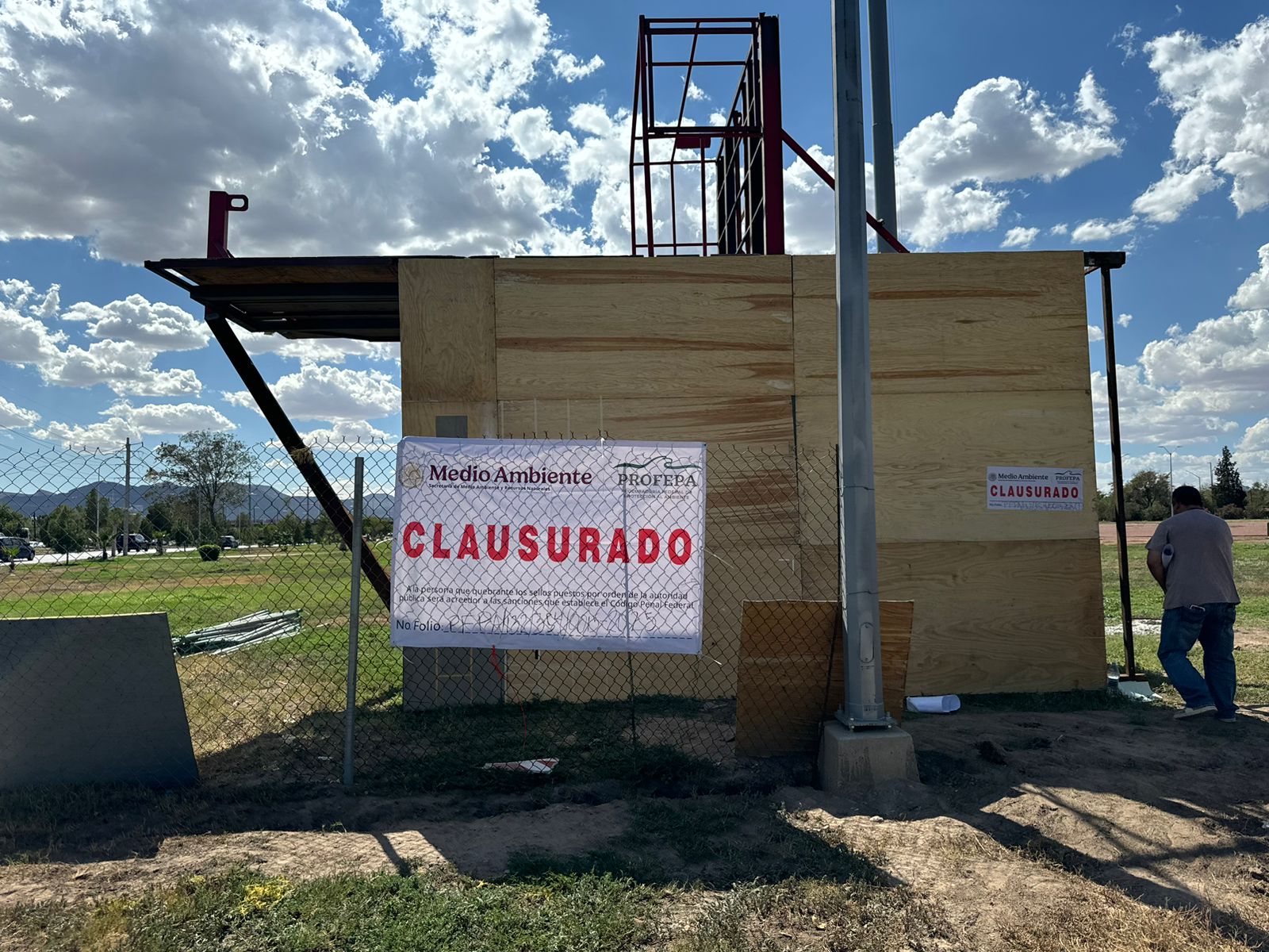 Profepa clausura escenario del Grito de Independencia en la Mega Bandera