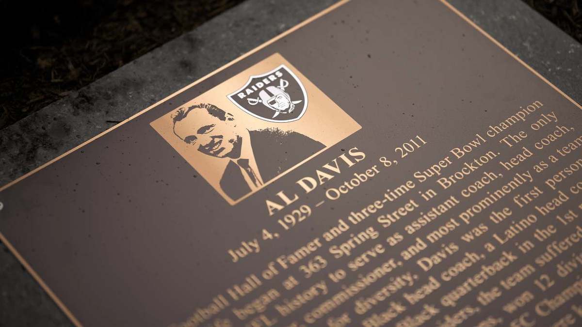 Al Davis, ex dueño de los Raiders, fue honrado con una placa en ...