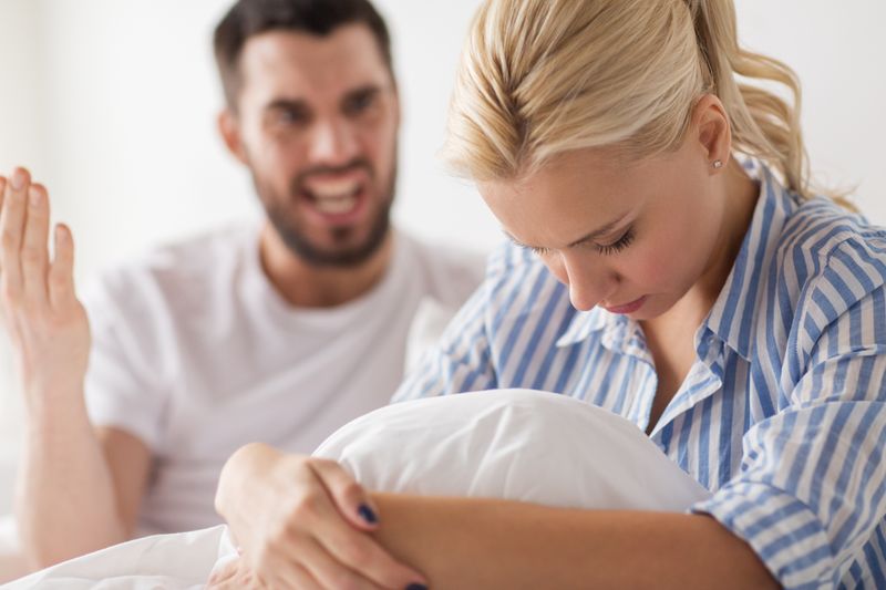 11 Silent Relationship Red Flags People Ignore Until It’s Too Late