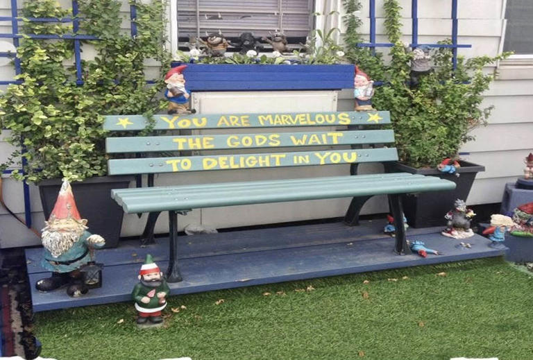 Beloved quirky ‘landmark’ bench swiped from outside NYC home leaves ...