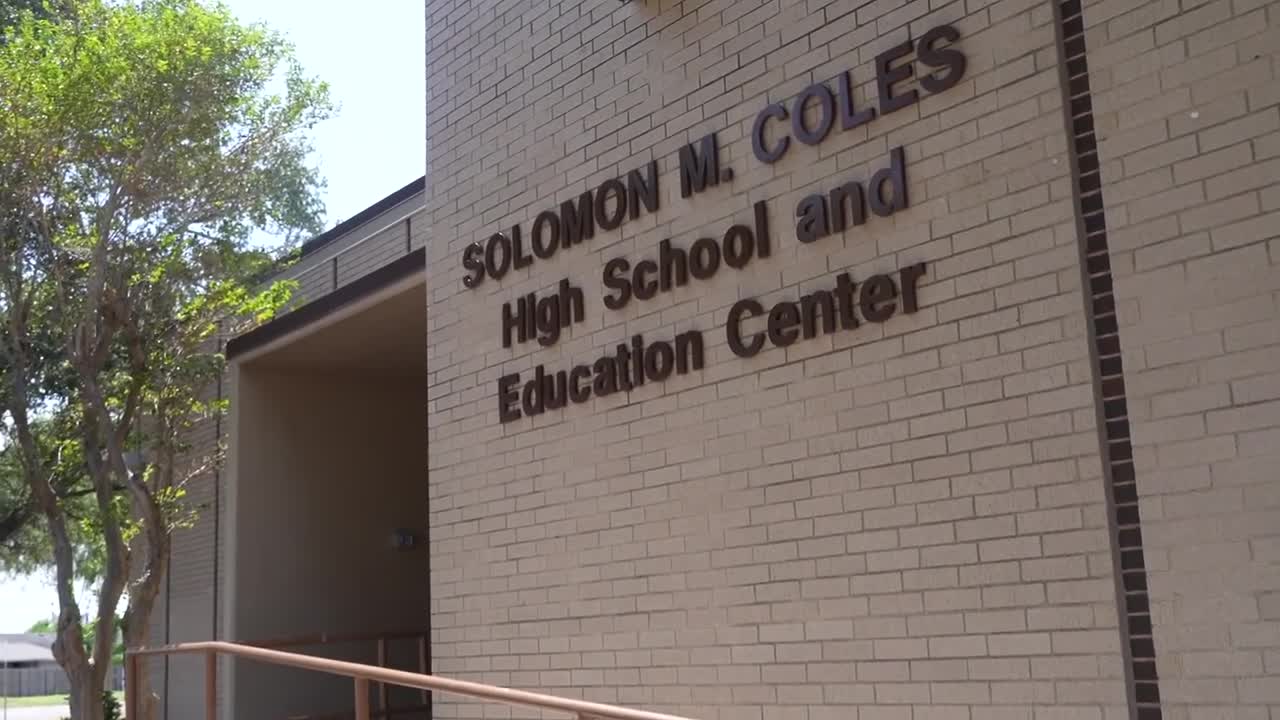 Solomon Coles High School receives $100,000 technology grant to expand ...