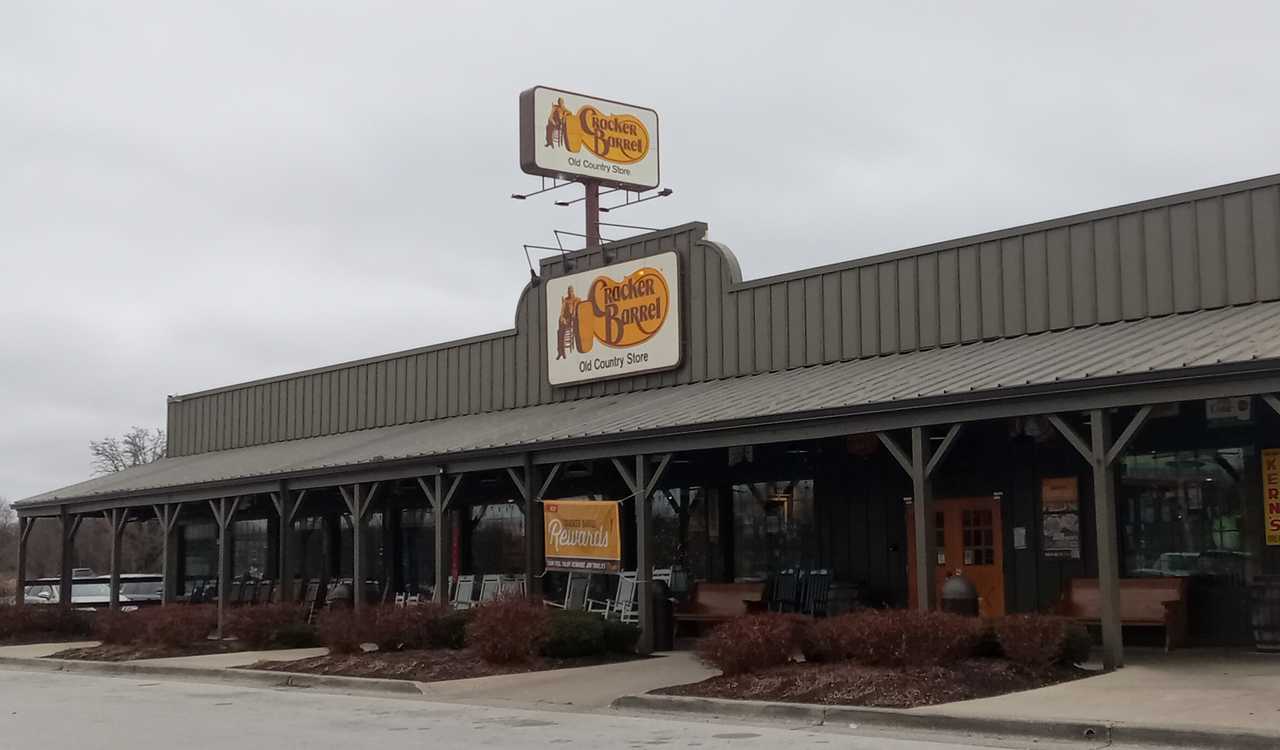 Cracker Barrels Scraps Restaurant Makeovers After Right Bashes 'Woke ...