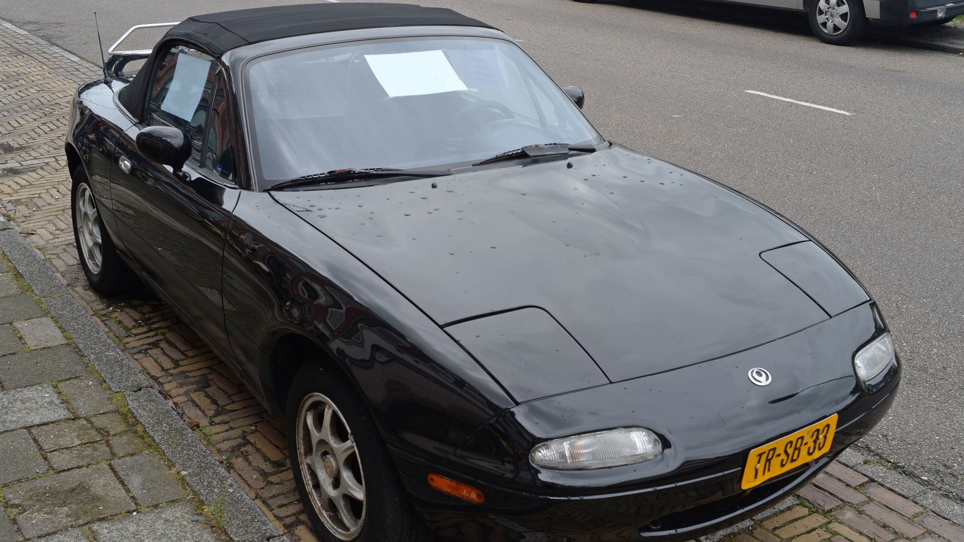 10 Roadsters We All Love & 10 That Are Complete Duds