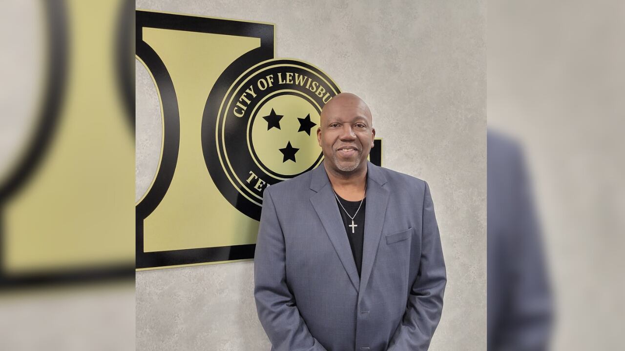 City council votes to fire city manager amid stalking charges in TN