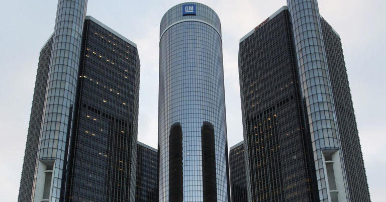 Jimmy Hoffa was buried alive, corrections officer says