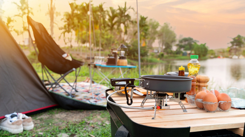 This Cooler Hack Keeps Food Cold While Camping & Lets You Store ...