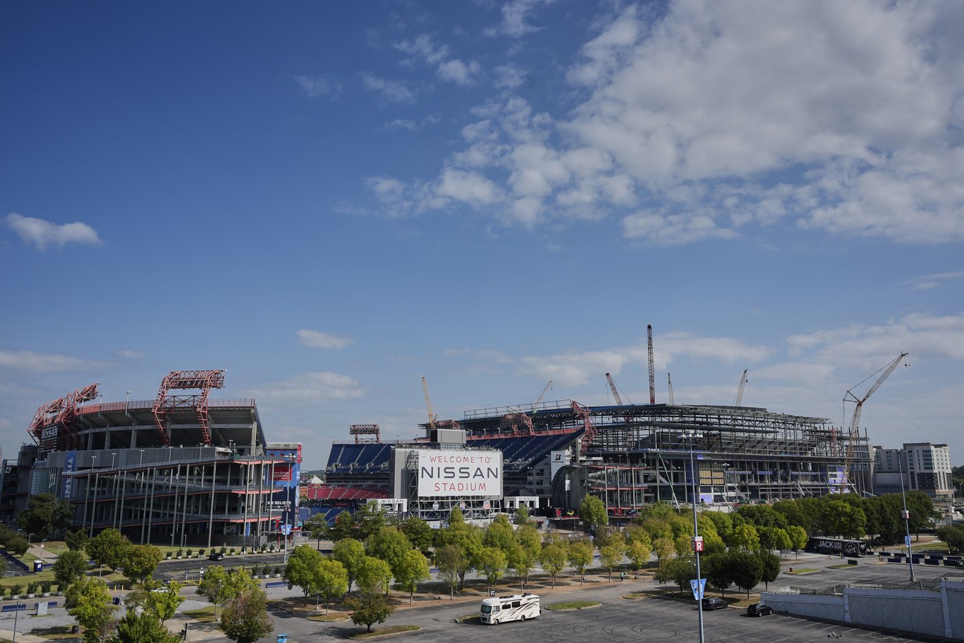 Titans reach halfway point of construction on new enclosed stadium