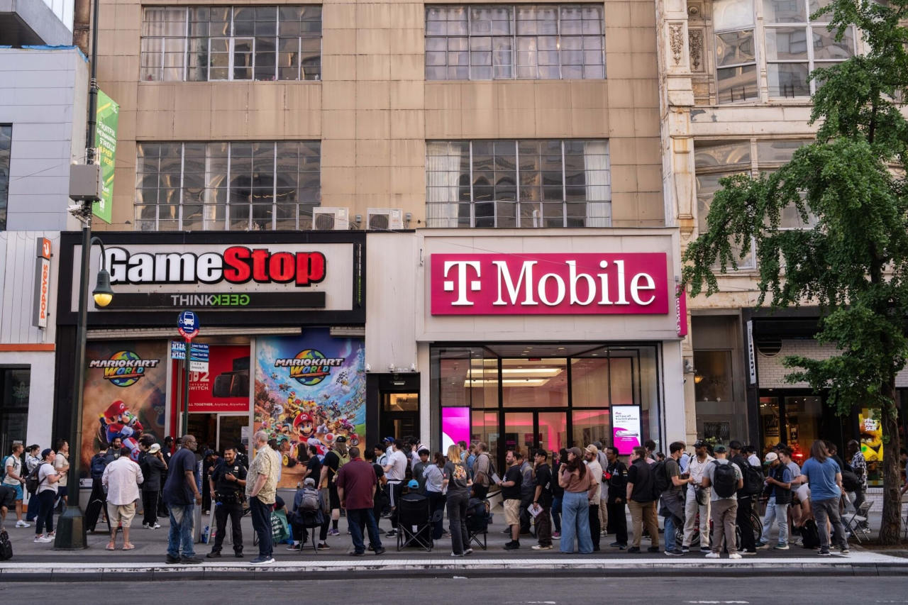 GameStop Sales, Profit Rise