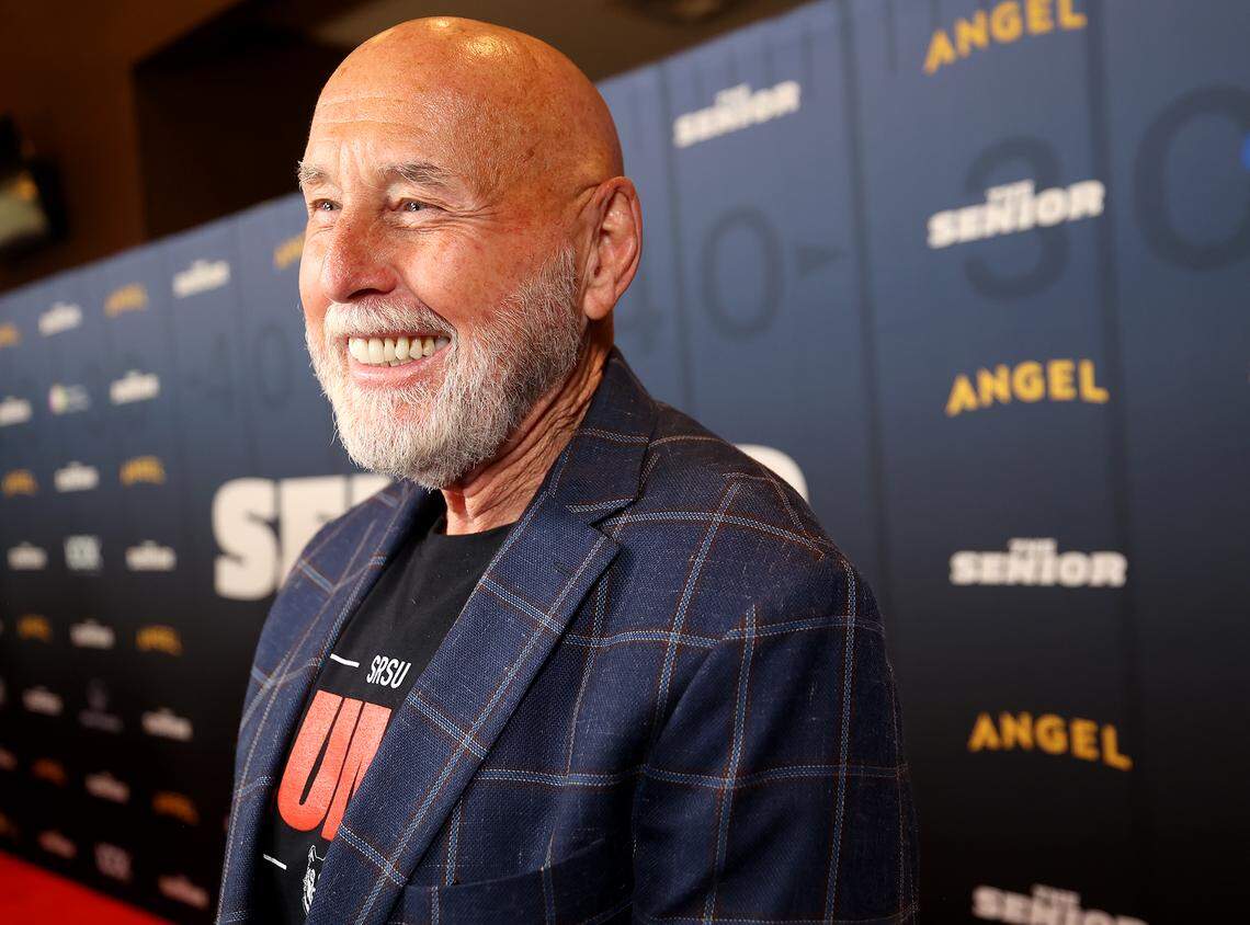 Michael Chiklis, Mike Flynt discuss playing football at 59 in ‘The Senior'