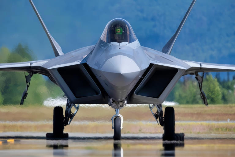 S-500: Russia’s air defense system built to shoot down F-22 and F-35 ...