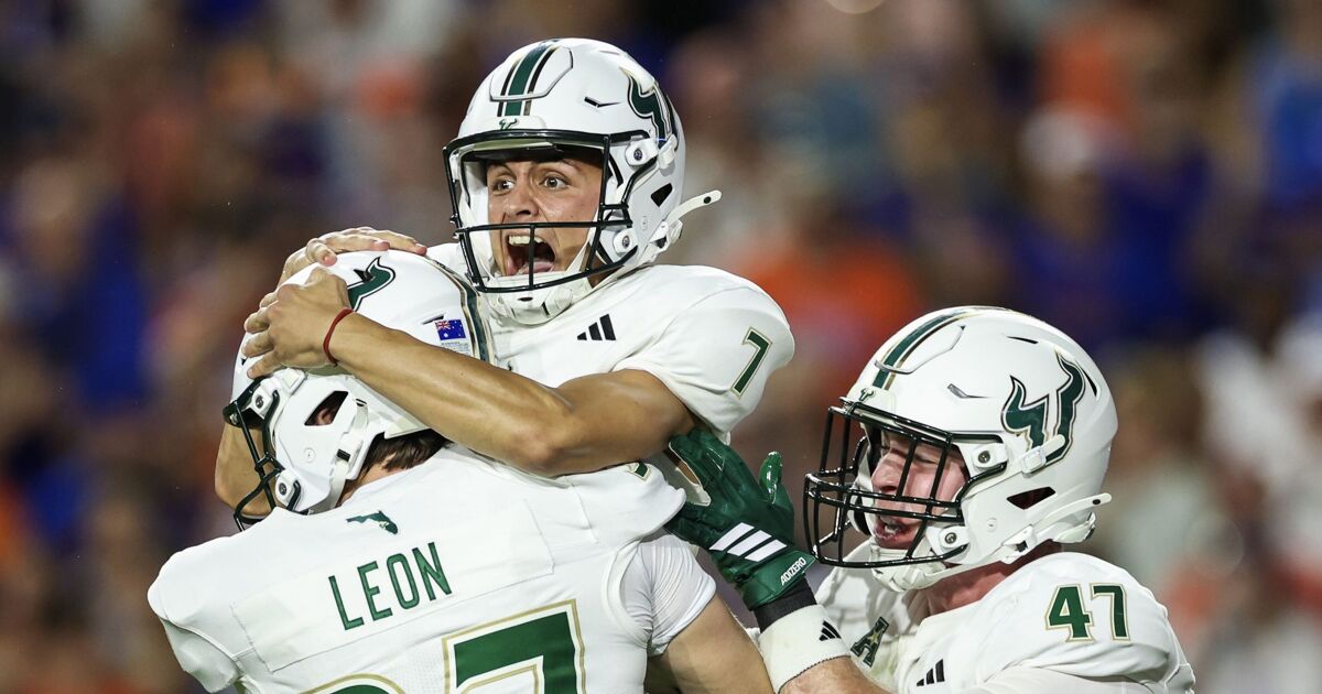 College football player says he is not gay (in a fun way) after photo ...