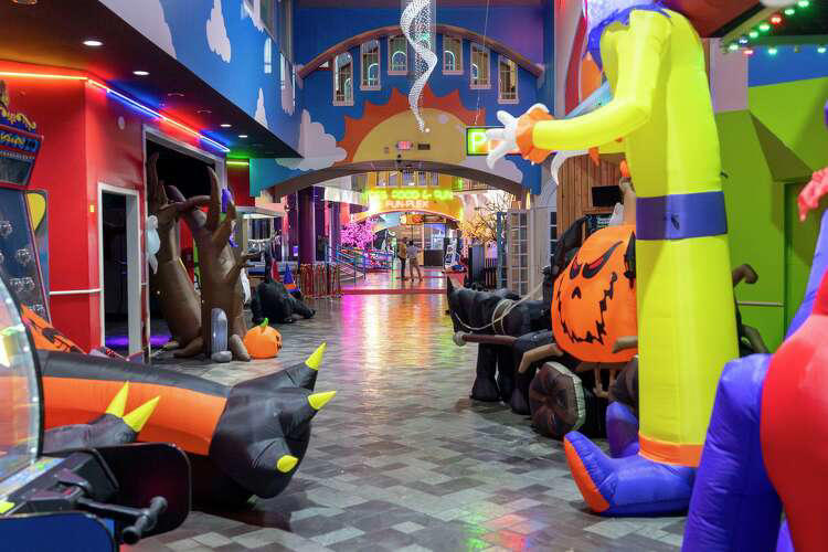 Items from Houston's beloved Funplex go up for auction soon. Here's a ...