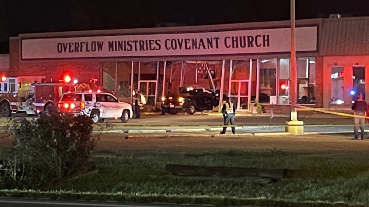 Man dies after crashing car into Ohio church