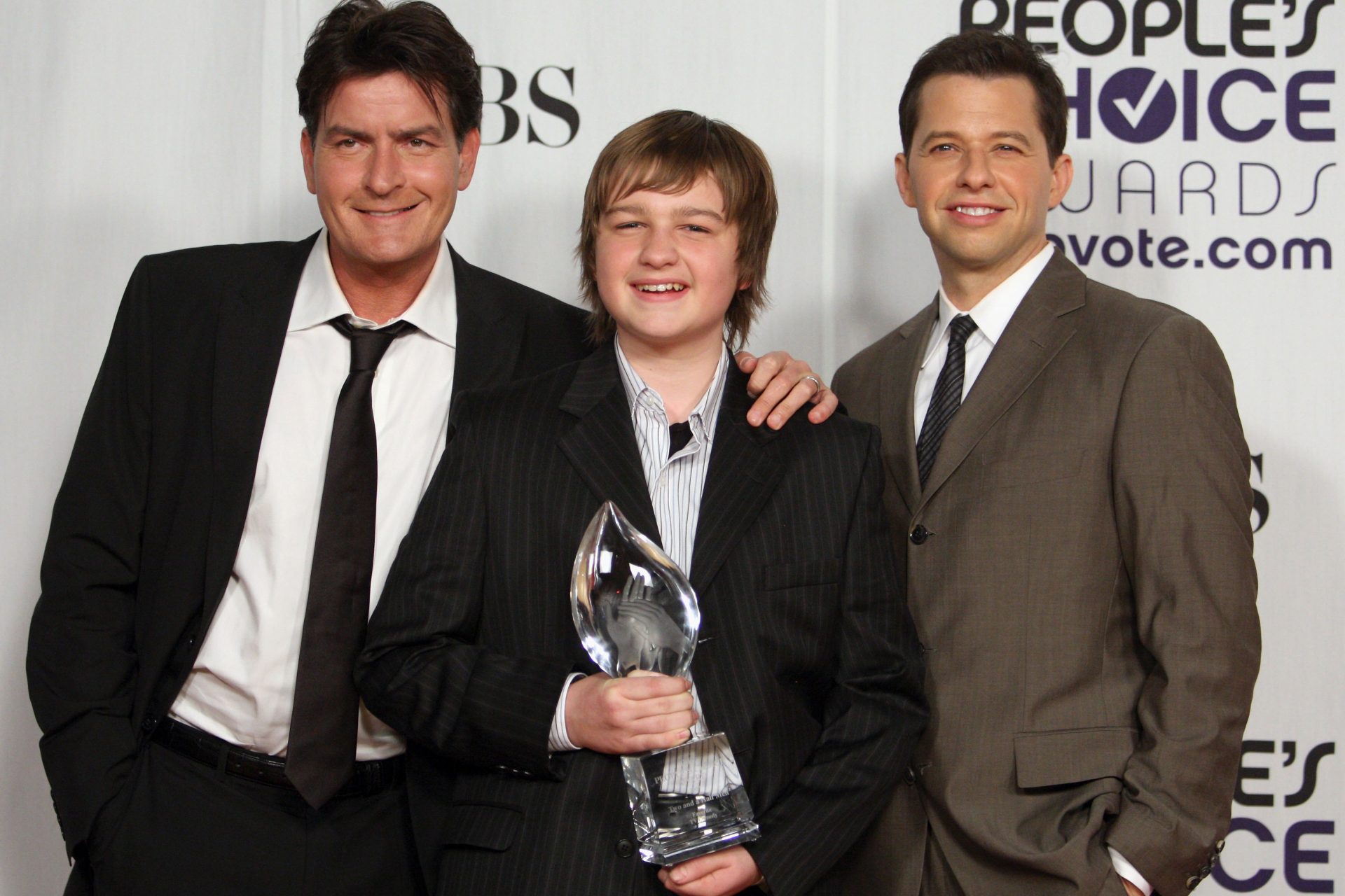 Charlie Sheen thanks his on-screen brother, Jon Cryer, of 'Two and a ...