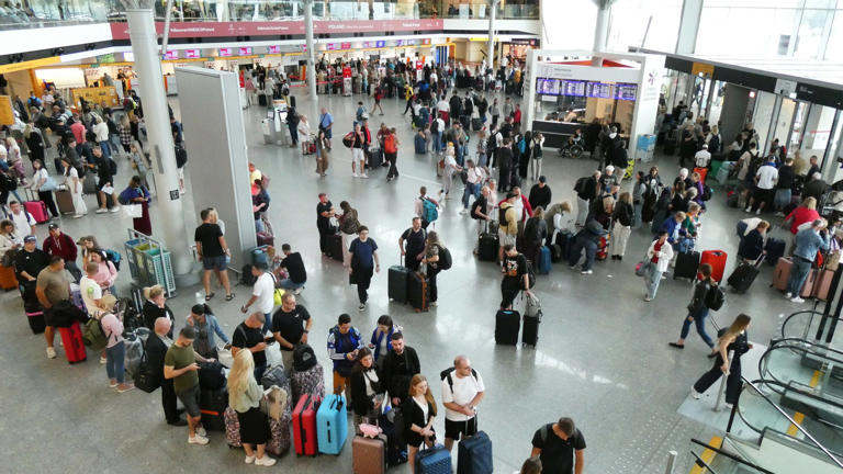 Rosyjskie drony nad Polską. Ruch na lotnisku Chopina i w Modlinie wstrzymany