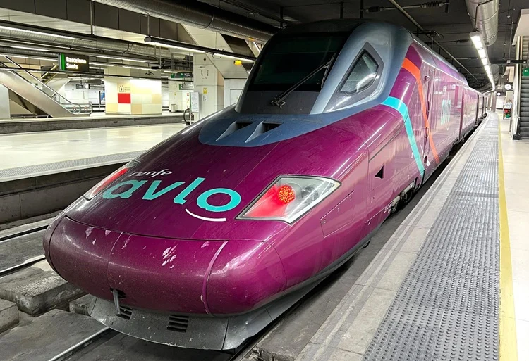 La alta velocidad low-cost de Renfe mengua y los billetes se disparan