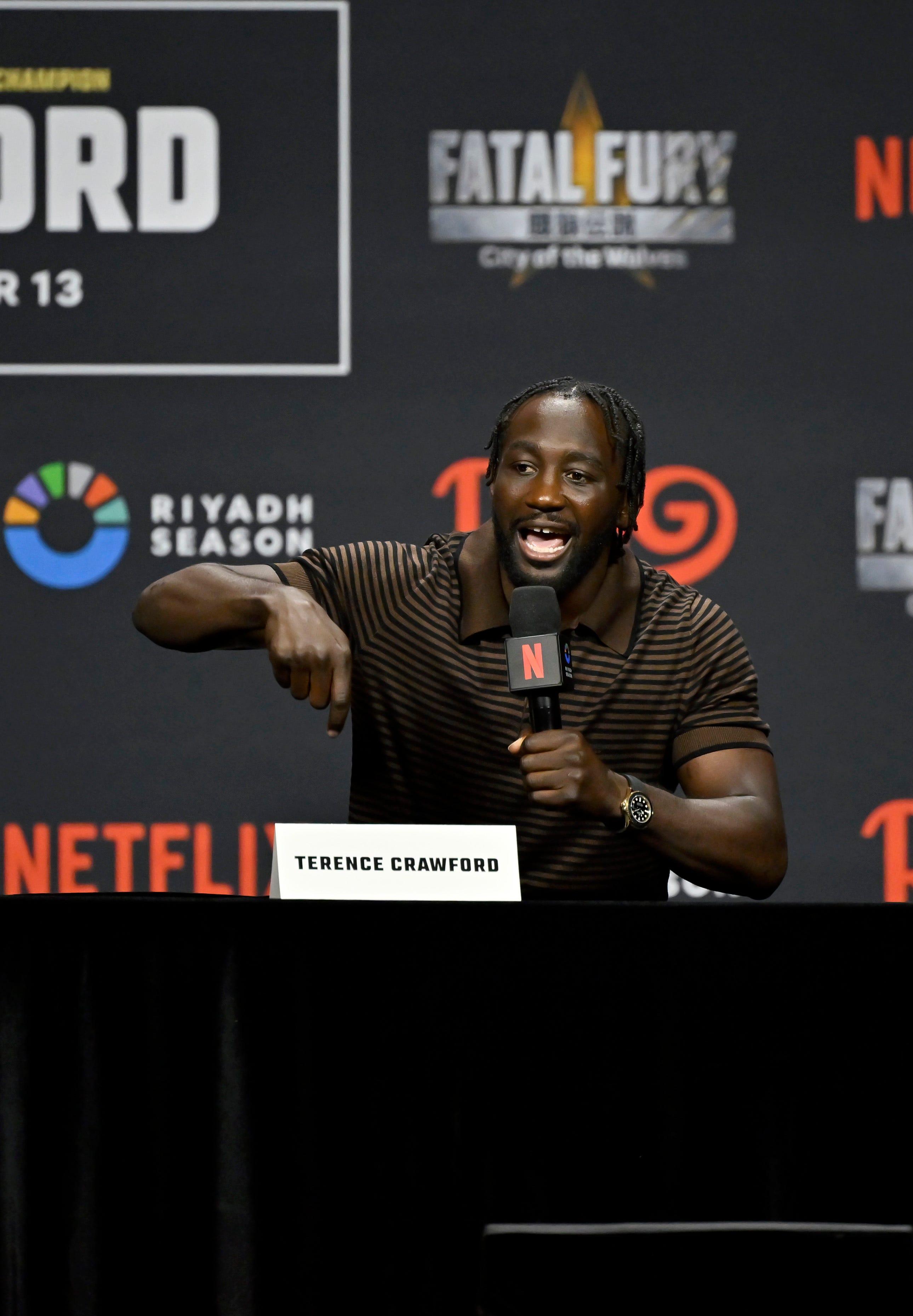 Crowd anoints villain before Canelo Alvarez vs. Terence Crawford fight