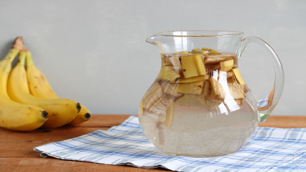 Bata casca de banana com água e bicarbonato: por que fazer e para que ...