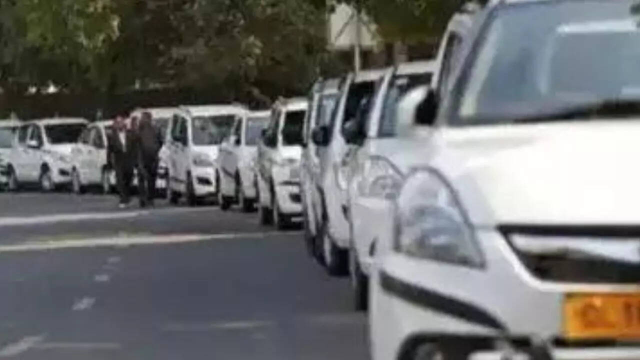 Cab driver caught 'pleasuring himself' in front of girl student in ...