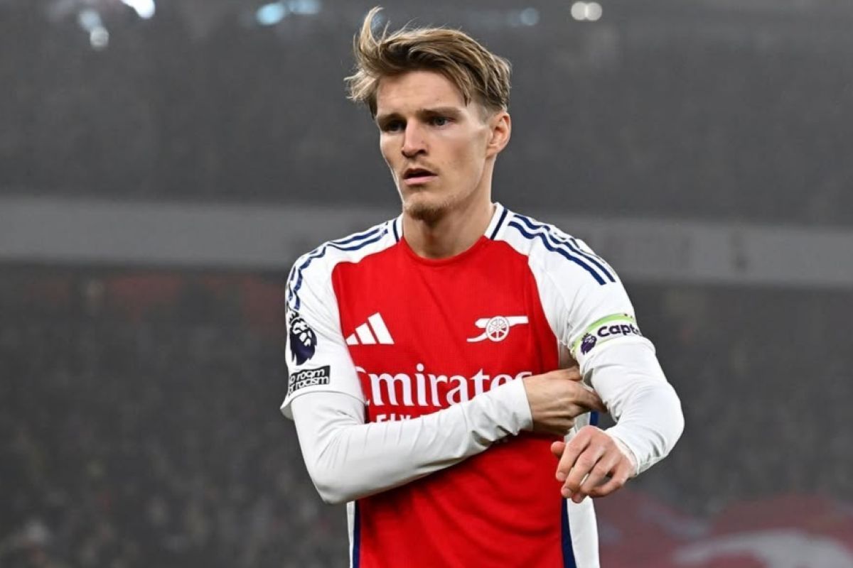 Tony Adams Sebut Declan Rice Lebih Pantas Jadi Kapten Arsenal, Martin ...