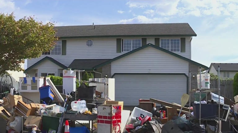 ‘Heartbreaking’: Vancouver couple in their 80s evicted, items thrown to ...