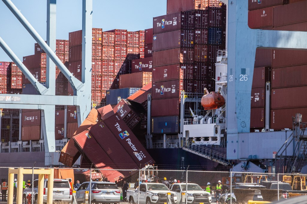 Frachtschiff verliert über 60 Container