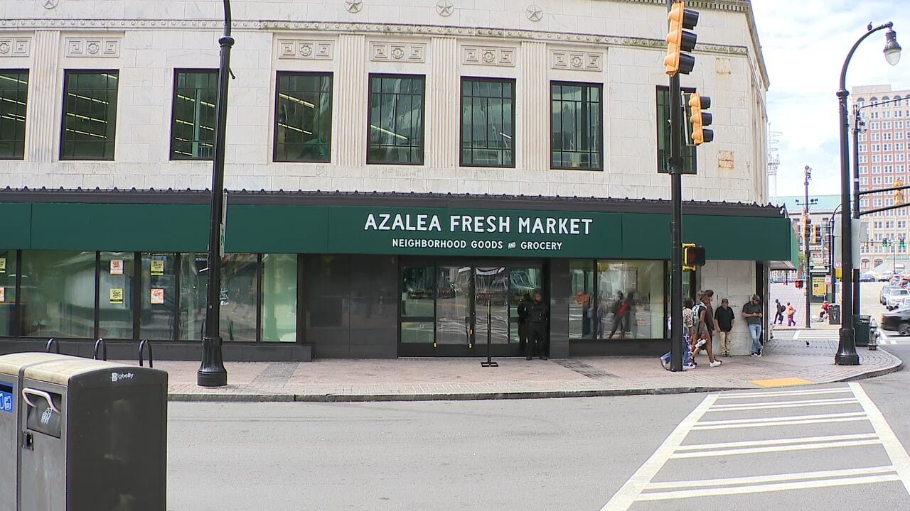 Atlanta opens first municipal grocery store