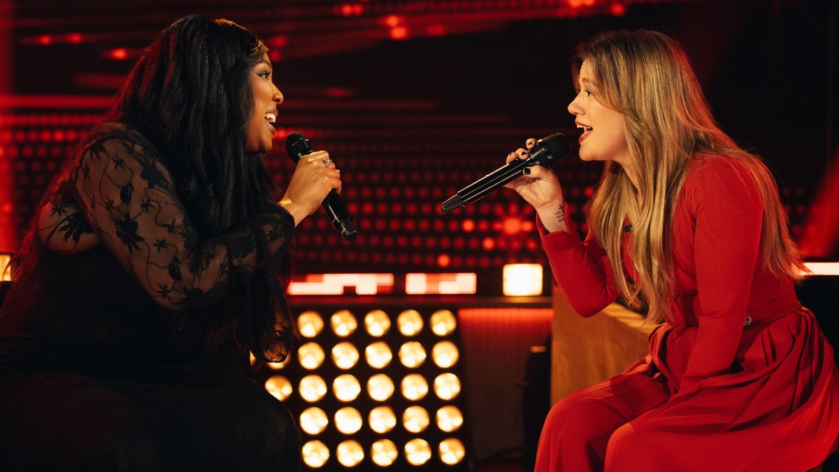 Kelly Clarkson and Lizzo Are 'Serving All the Vocals' in Iconic 'Good ...