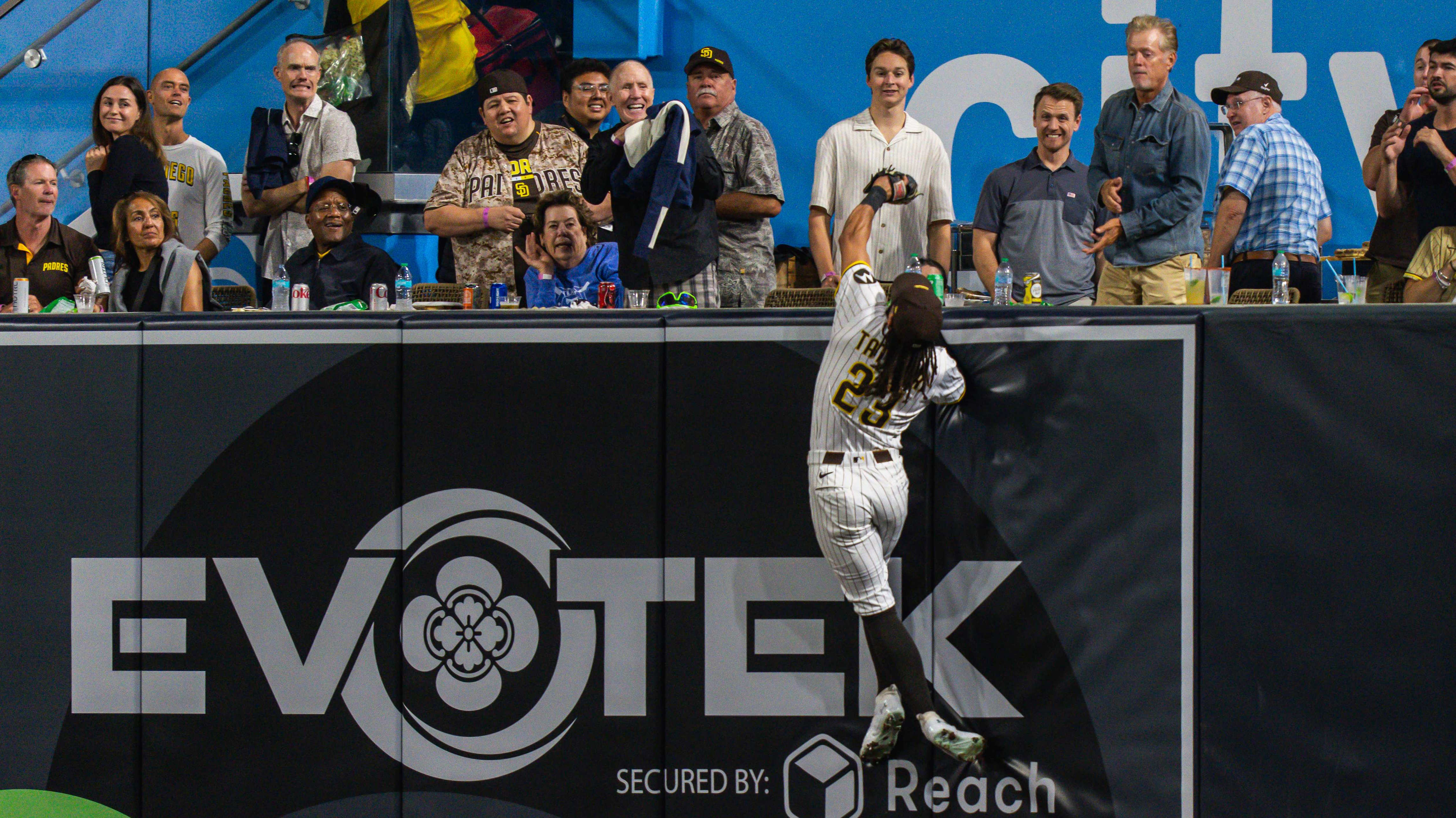 Fernando Tatis Jr. does it again, robs another HR with sensational ...