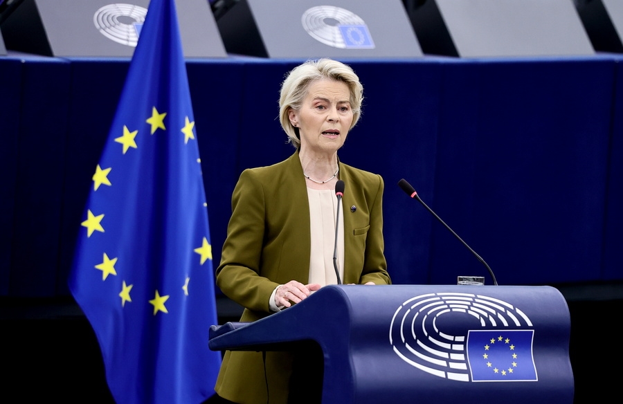 ΕΕ: Αντιμέτωπη με δύο προτάσεις μομφής βρίσκεται η Φον ντερ Λάιεν